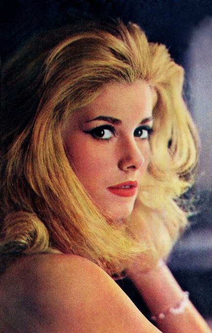 IN WITH DENEUVE - Pulp International